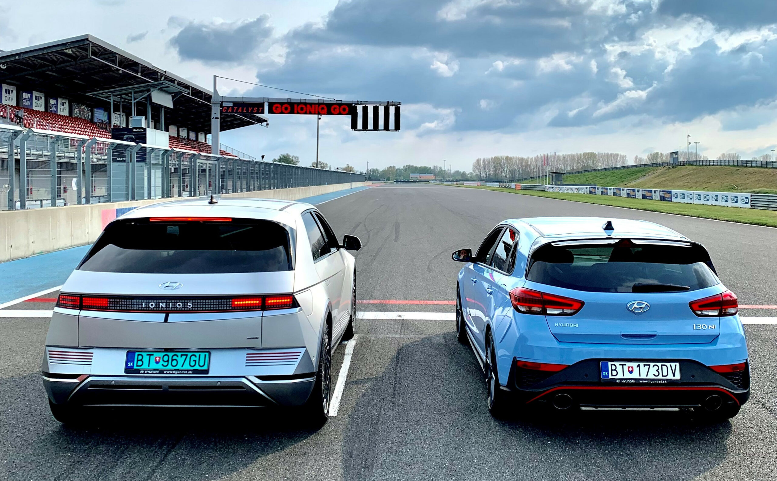 Súboj modelov Hyundai: Zvíťazí IONIQ 5 alebo i30 N Performance?